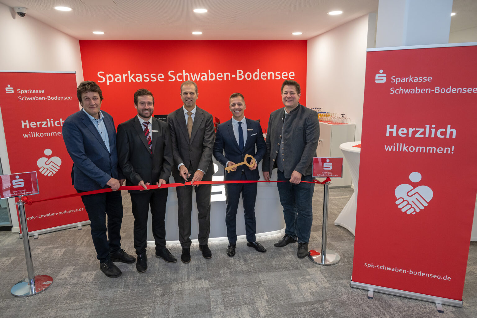Modern und funktional: Sparkasse Schwaben-Bodensee eröffnet Filiale in ...